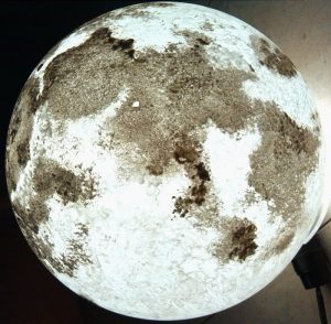 These Realistic Planet and Moon Lamps Will Bring the Space Into Your ...