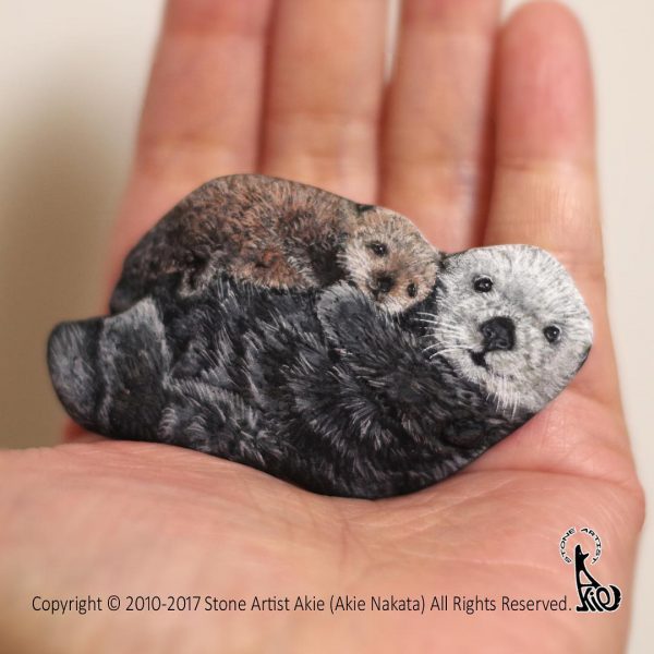 Adorable Animal Stone Paintings by Akie Nakata | The Creative Blog